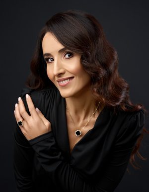 The difference between an Anyoli smart storage jewelry and a simple ...